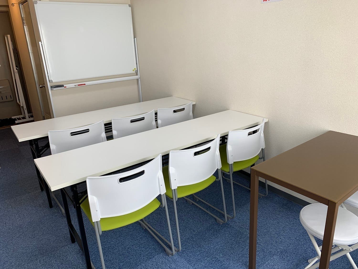 女性利用多数（日本橋駅・茅場町駅歩3分）各種教室、会議、商談、面接、研修、撮影、ボードゲーム、自習等に最適な個室スペースの写真12