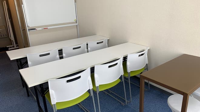 女性利用多数(日本橋駅・茅場町駅歩3分)各種教室、会議、商談、面接、研修、撮影、ボードゲーム、自習等に最適な個室スペースの写真12