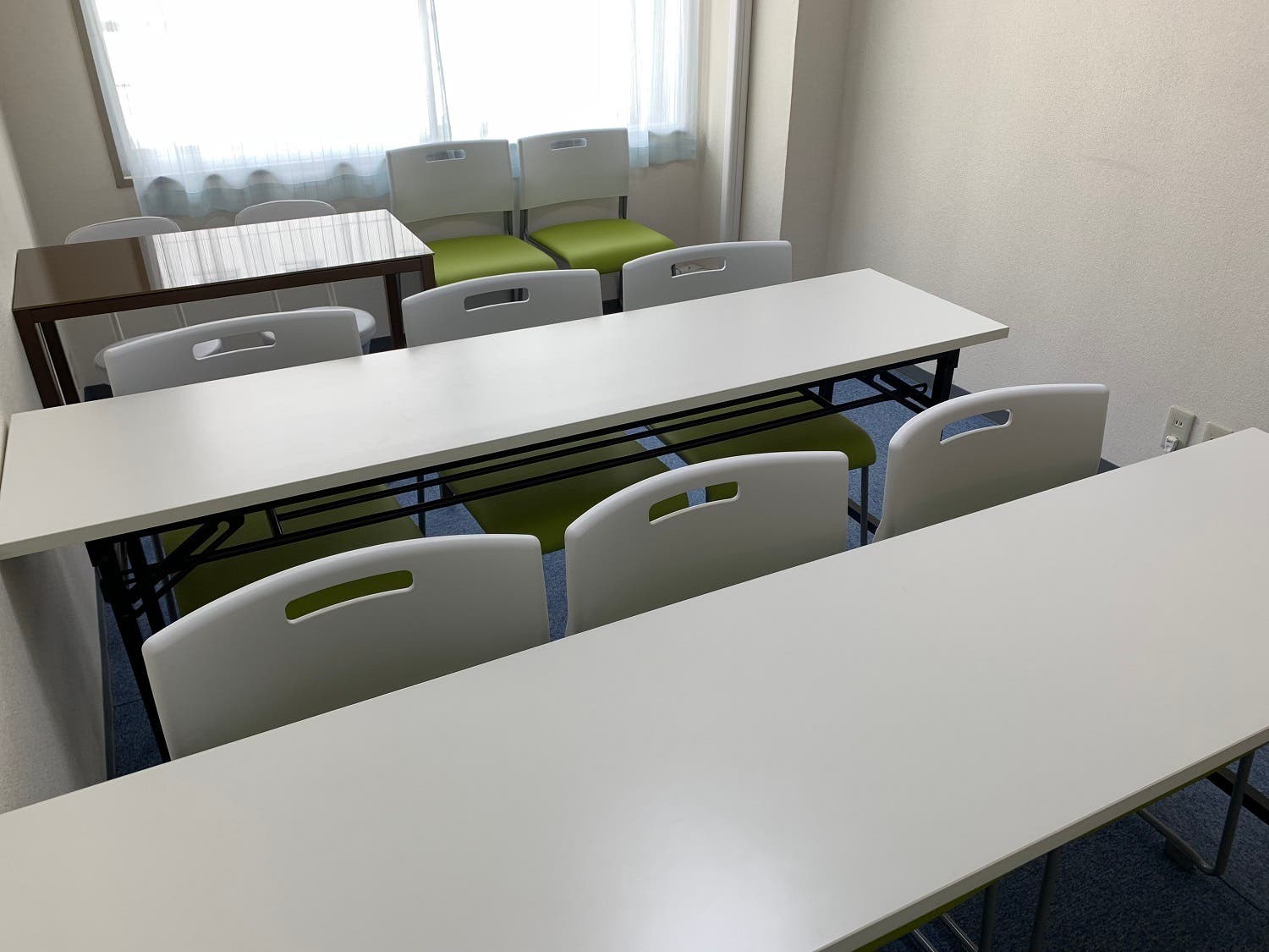 女性利用多数（日本橋駅・茅場町駅歩3分）各種教室、会議、商談、面接、研修、撮影、ボードゲーム、自習等に最適な個室スペースの写真13