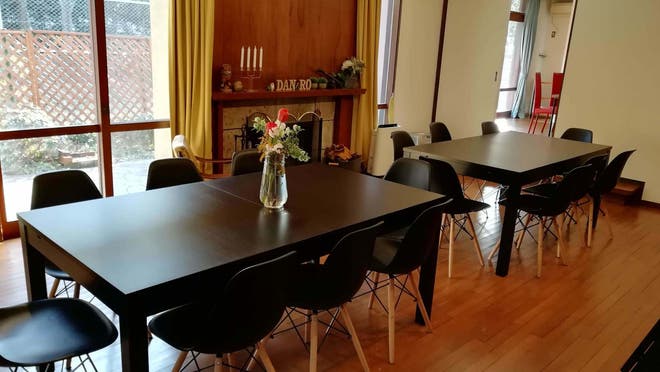 【 渋谷/代々木上原/駒場東大】メディアにも多数掲載!広々リビングと独立キッチン、控え室のあるスペース。の写真1