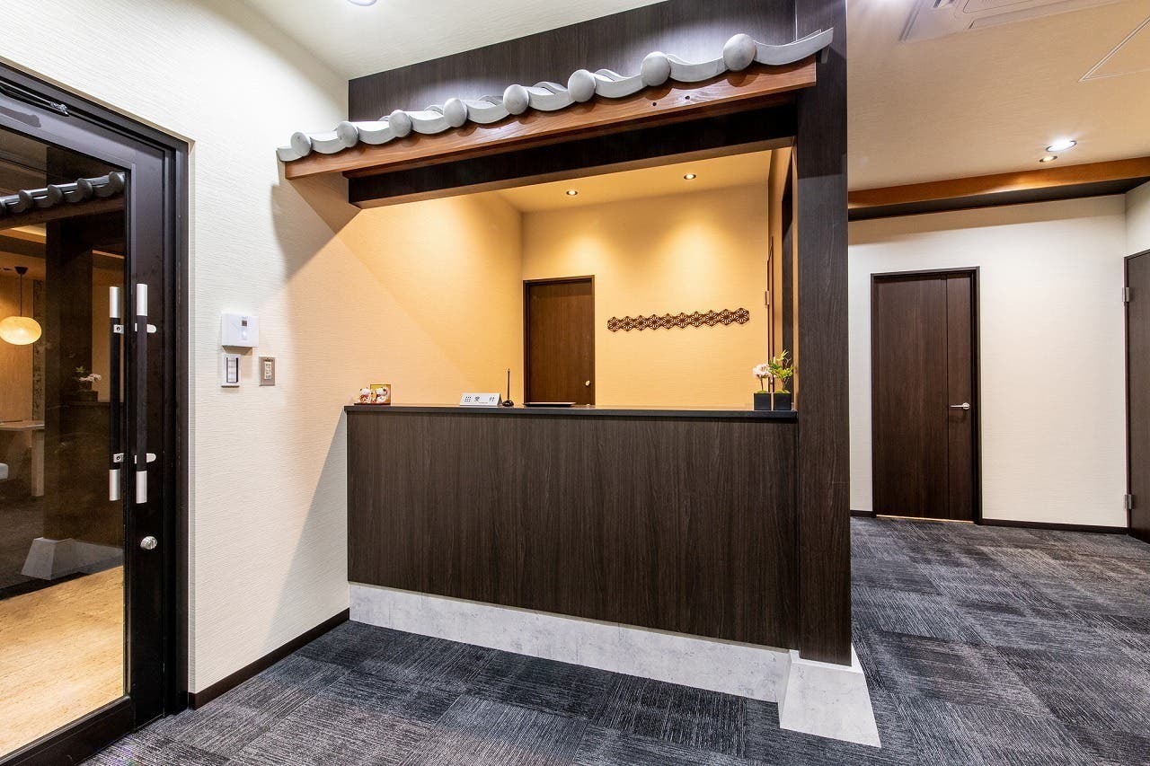 コワーキングスペース「BIZcomfort京都四条烏丸」の8名用会議室。#完全個室#大型モニター(MAXHUB)の写真5