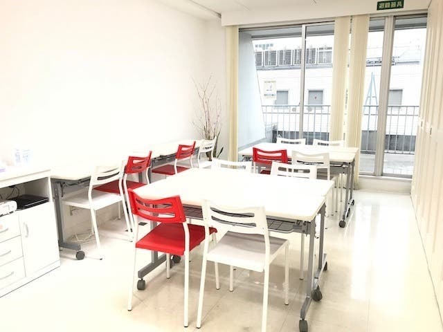 【渋谷】大ルーム ~白を基調としたおしゃれな会議室~【渋谷駅徒歩6分】の写真3