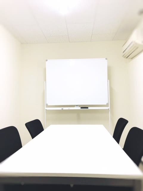 Wi-Fi無料♪格安！平日800円《うめきた４０３》【大阪駅3分】モニター設置済み☆Web面接／Web会議／勉強会／研修の写真2