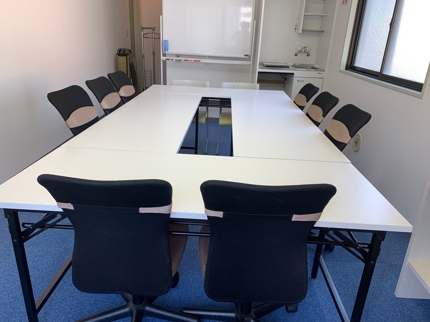 リピーター多数【東西線飯田橋歩30秒・ＪＲ飯田橋歩3分】各種教室、会議、商談、面接、研修、撮影、ボドゲ等に最適な個室スペースの写真5