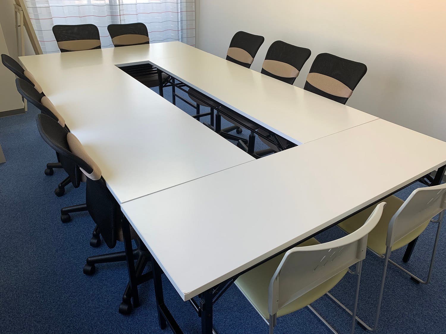 リピーター多数【東西線飯田橋歩30秒・ＪＲ飯田橋歩3分】各種教室、会議、商談、面接、研修、撮影、ボドゲ等に最適な個室スペースの写真6