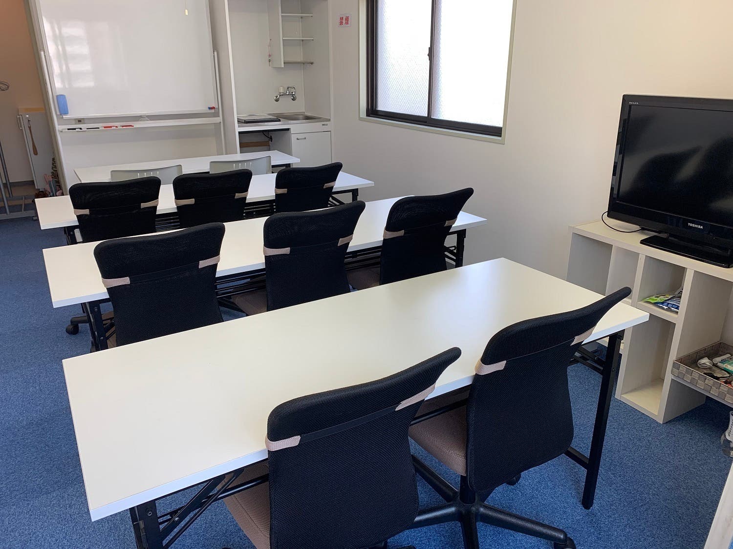 リピーター多数【東西線飯田橋歩30秒・ＪＲ飯田橋歩3分】各種教室、会議、商談、面接、研修、撮影、ボドゲ等に最適な個室スペースの写真8