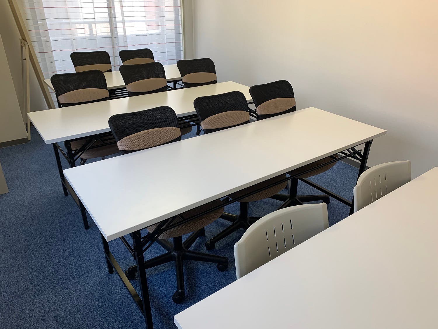 リピーター多数【東西線飯田橋歩30秒・ＪＲ飯田橋歩3分】各種教室、会議、商談、面接、研修、撮影、ボドゲ等に最適な個室スペースの写真9