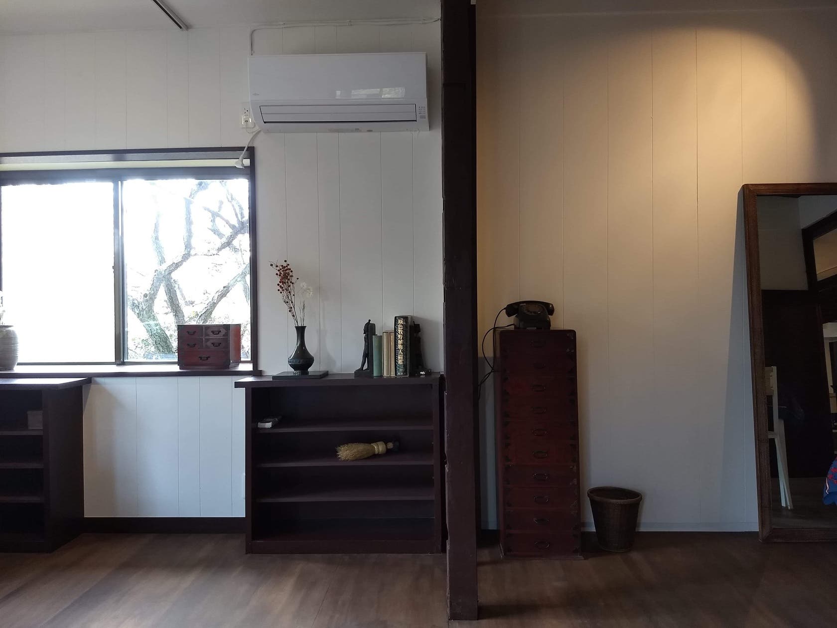 384㎡の贅沢な空間：離れ付きの庭とサンルームのある邸宅の写真16