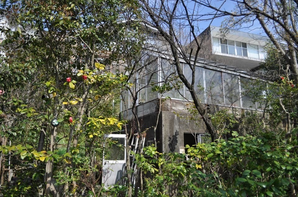 384㎡の贅沢な空間：離れ付きの庭とサンルームのある邸宅の写真23