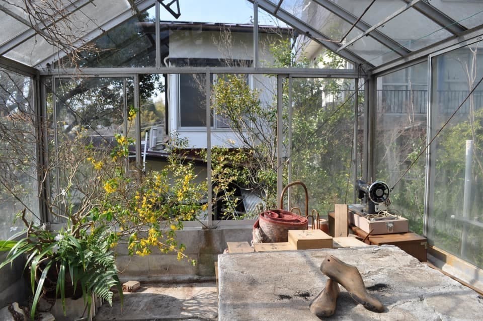 384㎡の贅沢な空間：離れ付きの庭とサンルームのある邸宅の写真24