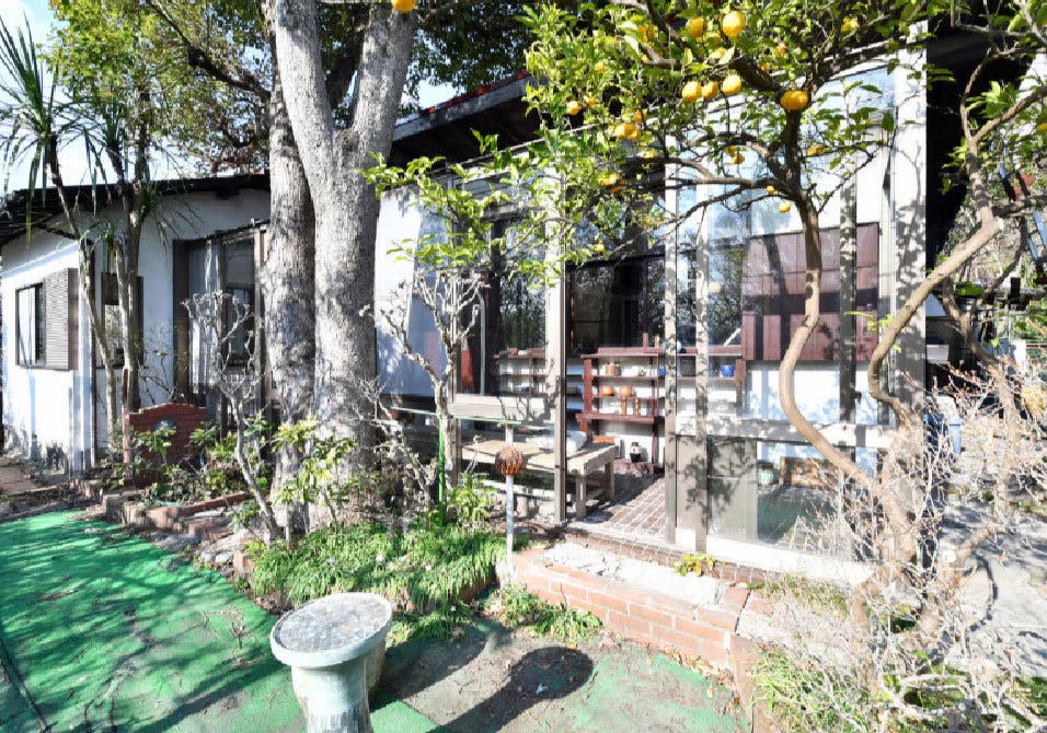 384㎡の贅沢な空間：離れ付きの庭とサンルームのある邸宅の写真25