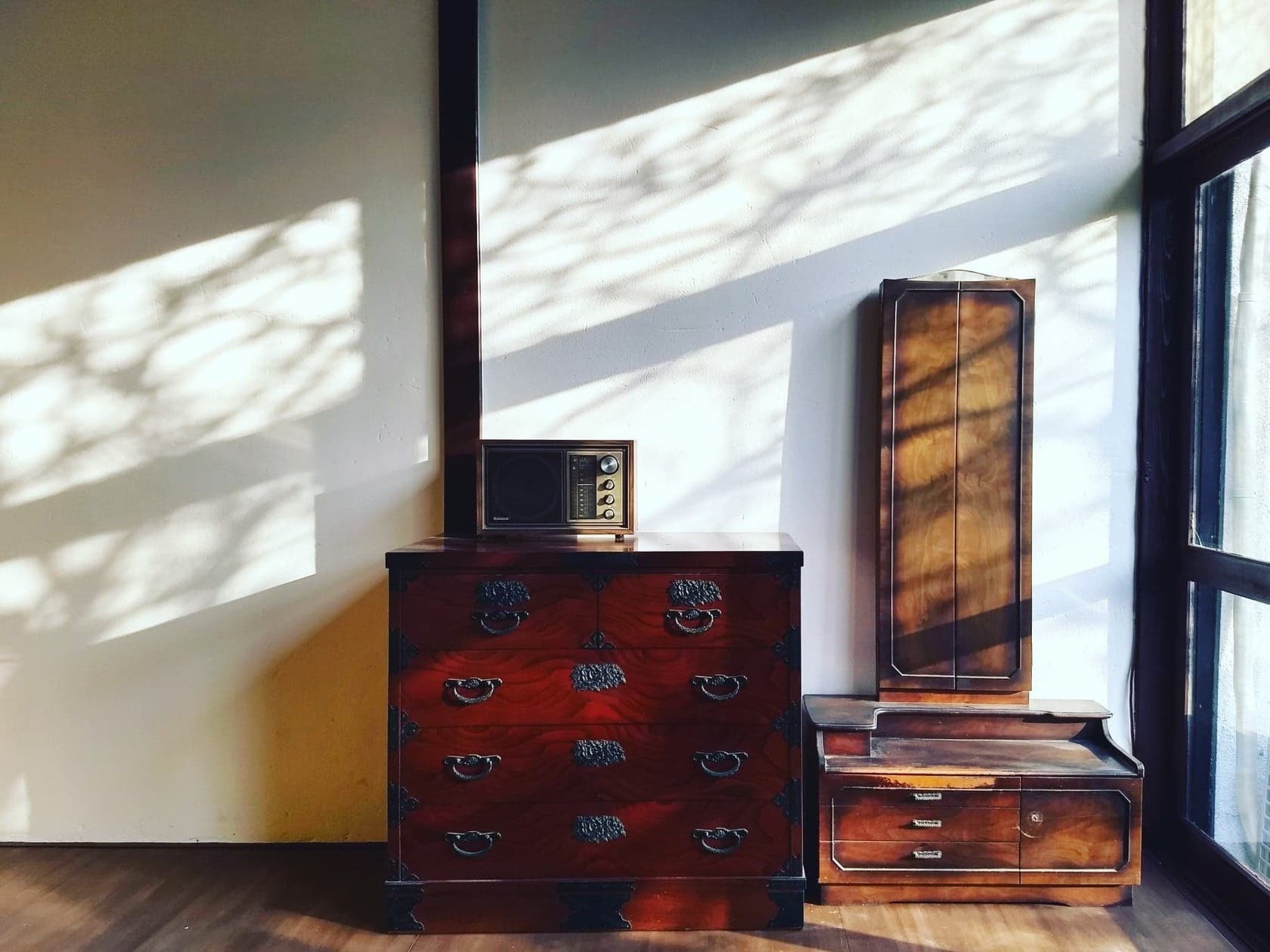 384㎡の贅沢な空間：離れ付きの庭とサンルームのある邸宅の写真28