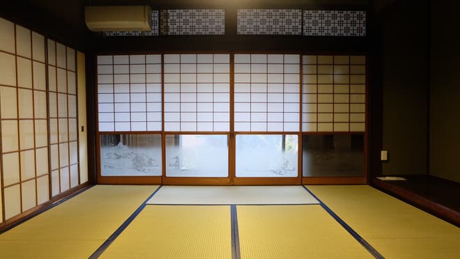 古民家リノベーション宿のコミュニティースペース!キッチン&畳の間、冬にはこたつもあります♪の写真4