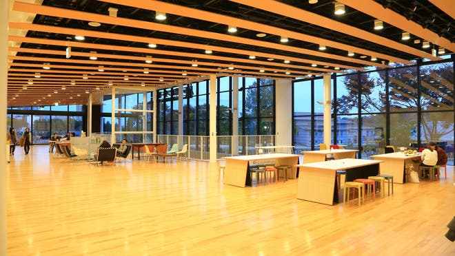 国際センター駅舎2F CAFÉ併設イベントスペース『青葉の風テラス』 の写真2