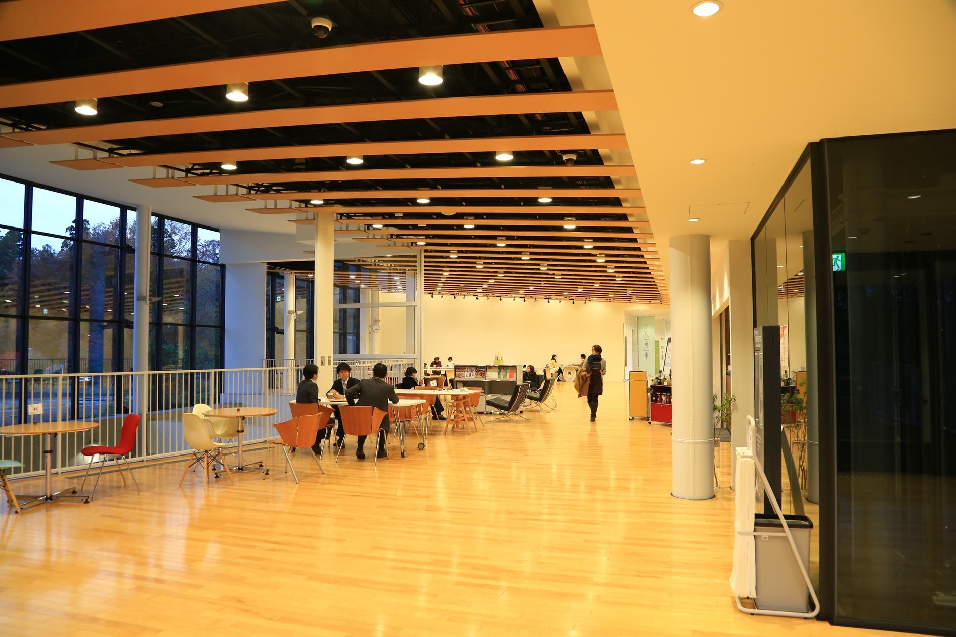 国際センター駅舎2F CAFÉ併設イベントスペース『青葉の風テラス』　　の写真13