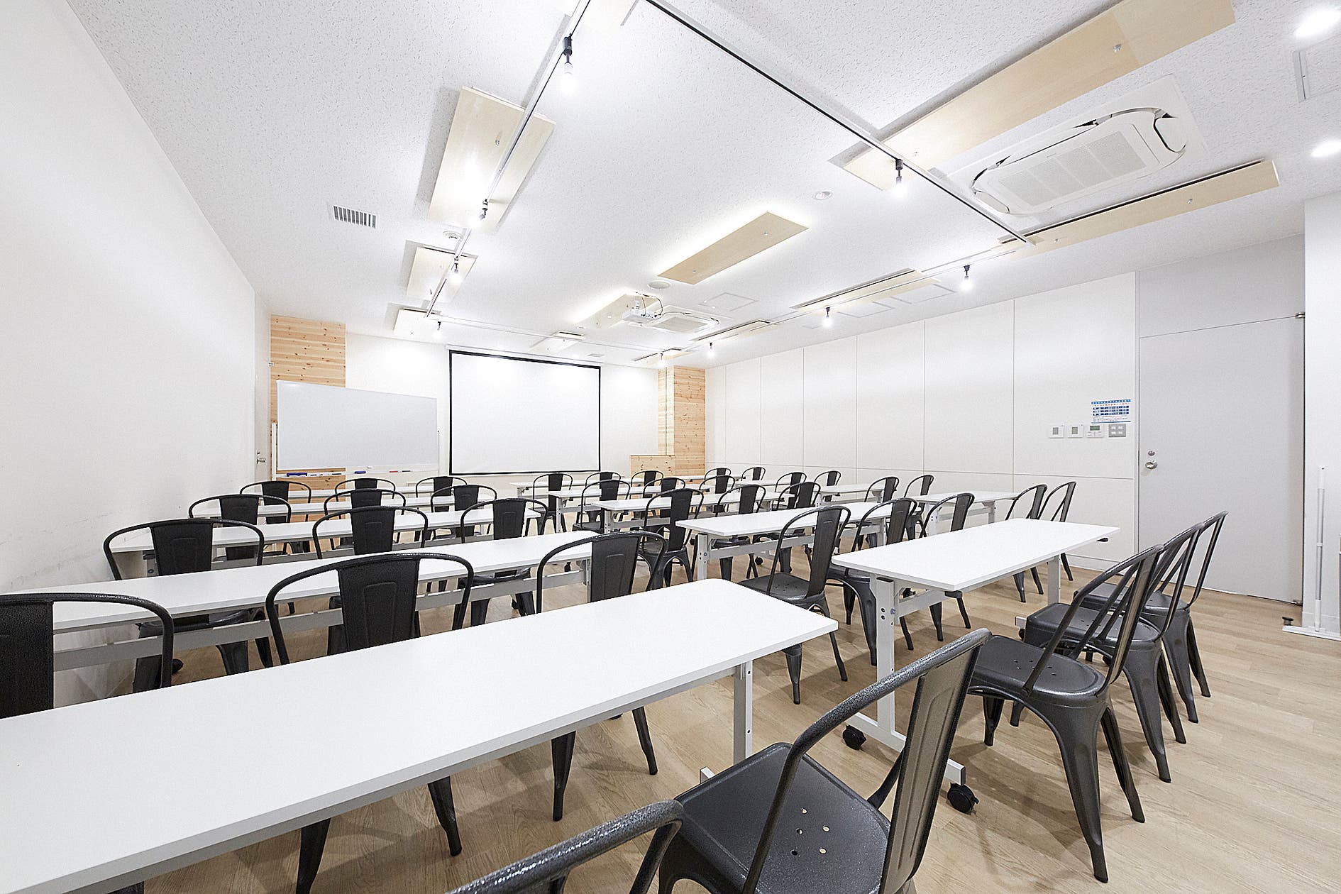 B【 品川駅 5分】オプション料金0円で設備・備品使い放題♪WiFi無料！清掃・消毒で衛生面も安心♥便利な駅近会議室の写真4