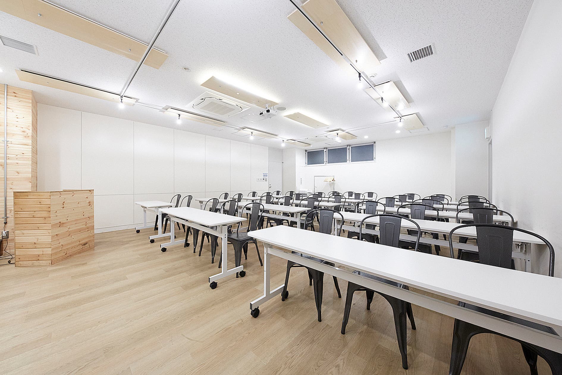B【 品川駅 5分】オプション料金0円で設備・備品使い放題♪WiFi無料！清掃・消毒で衛生面も安心♥便利な駅近会議室の写真5