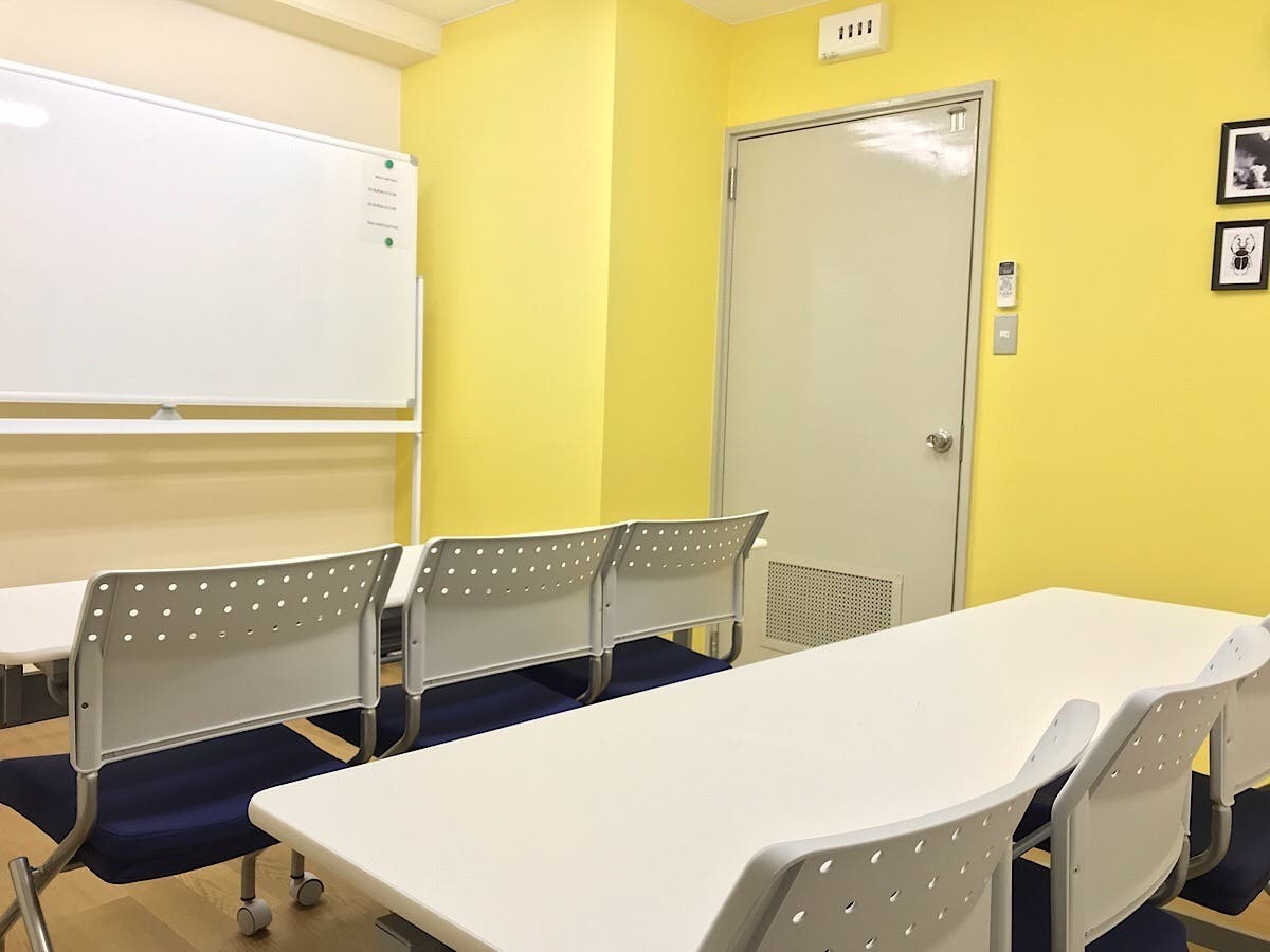 うめきた会議室《エイト２３２》【中津駅3分／梅田駅8分】WiFi完備！！／プロジェクター無料！（予約制）／ウォールハンガーの写真3