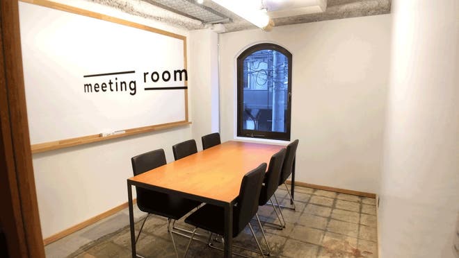 【本町・心斎橋】オンライン会議・リモートワークに最適!リノベーションレトロビルの会議室/無料wifi/ホワイトボード完備 の写真1