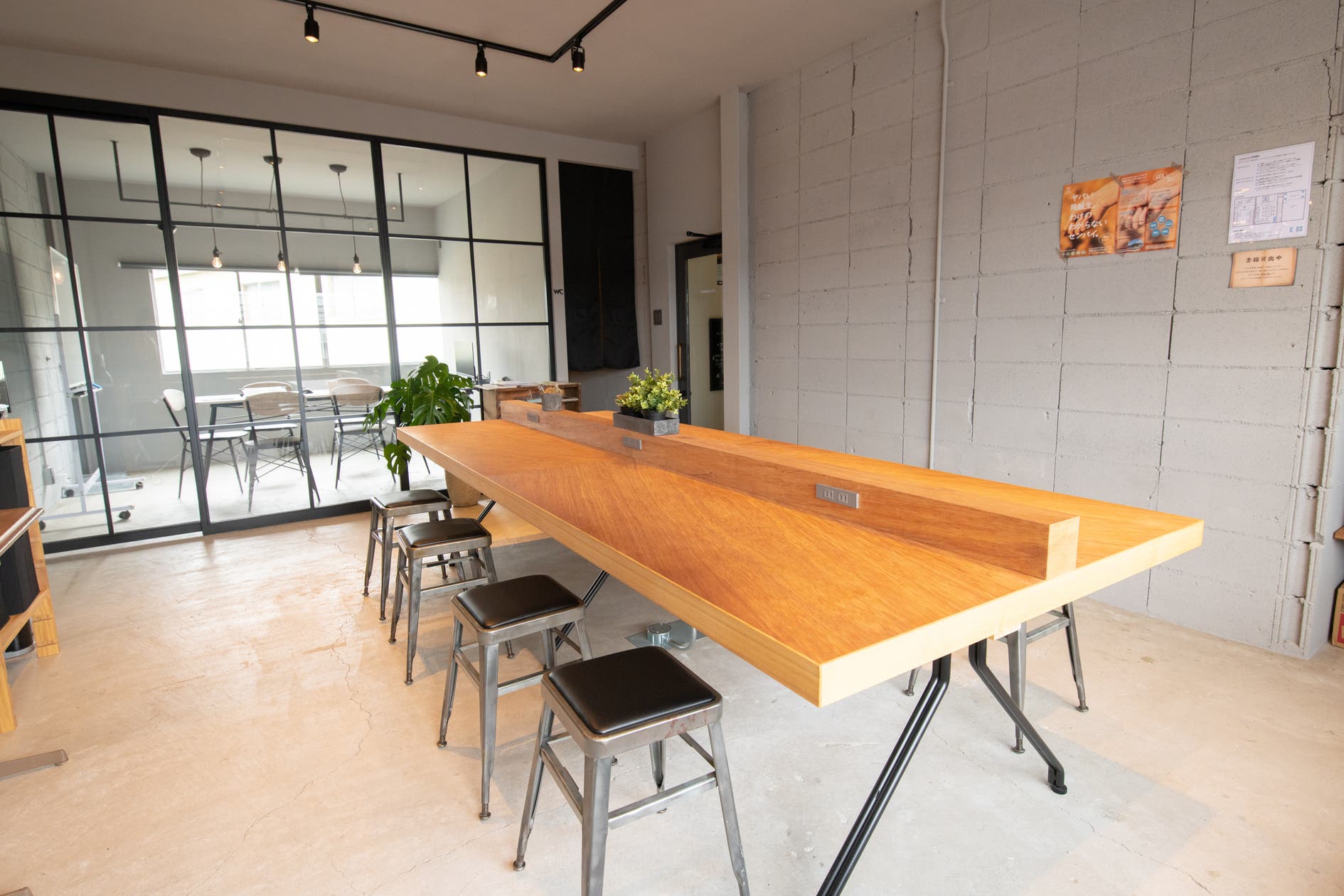 【丹波篠山コワーキング・ミーティングスペース】駐車場完備！の写真2