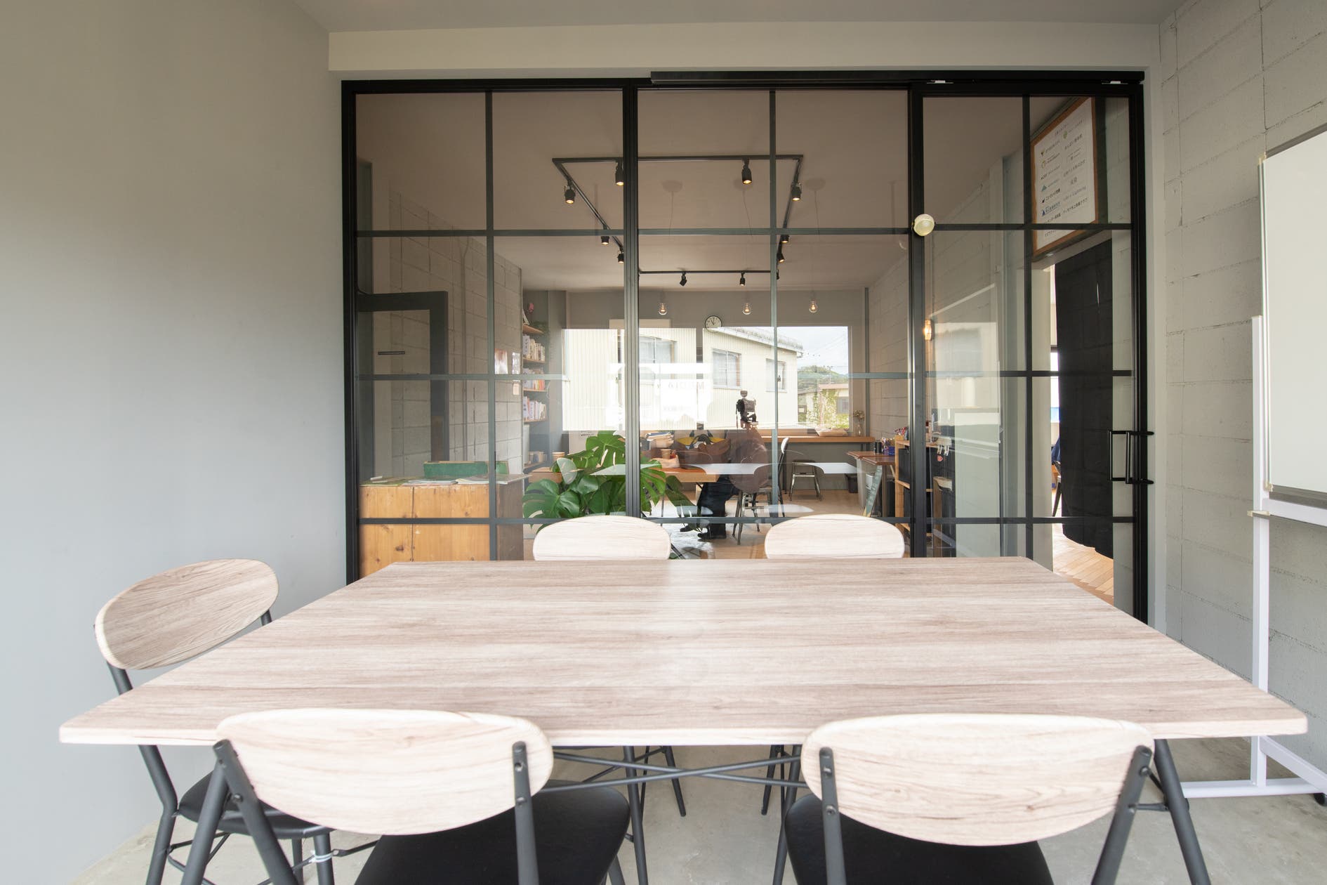 【丹波篠山コワーキング・ミーティングスペース】駐車場完備！の写真7