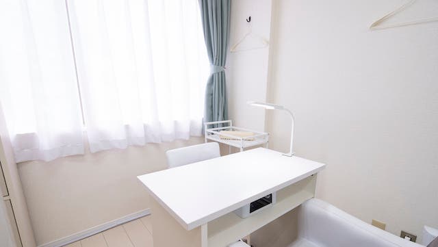 【横浜駅徒歩3分】ネイル専用レンタルサロン「モンレーブCブース」卓上ライト・LED & UVライト完備!(貸切ではありません)の写真5