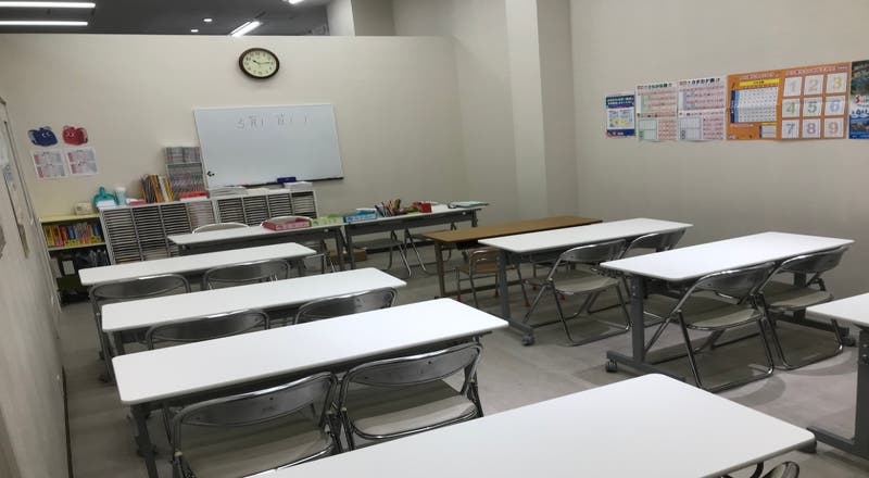栂・美木多駅前　商業施設トナリエ栂・美木多３F　書店内にある貸し教室です