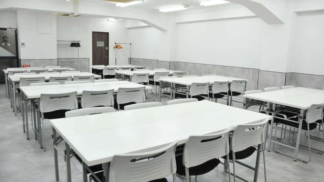 茅場町駅から30秒!52名収容(最大61名)の白を基調とした明るい空間/2F大会議室の写真3