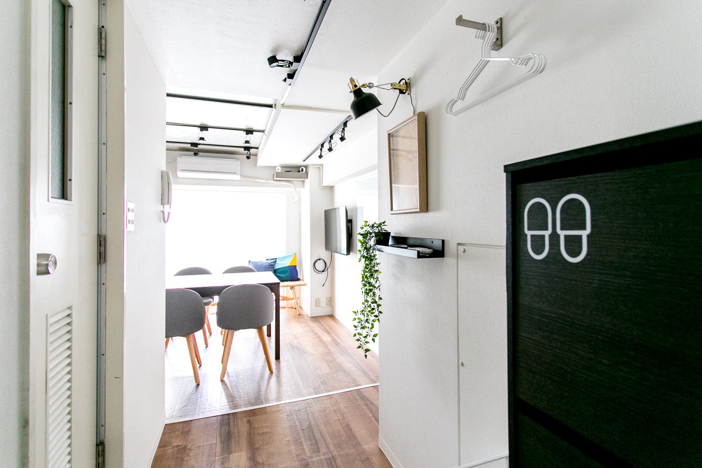 リノベーションしました！【池袋駅東口徒歩3分】WiFi無料+大型液晶モニター設置！の写真2