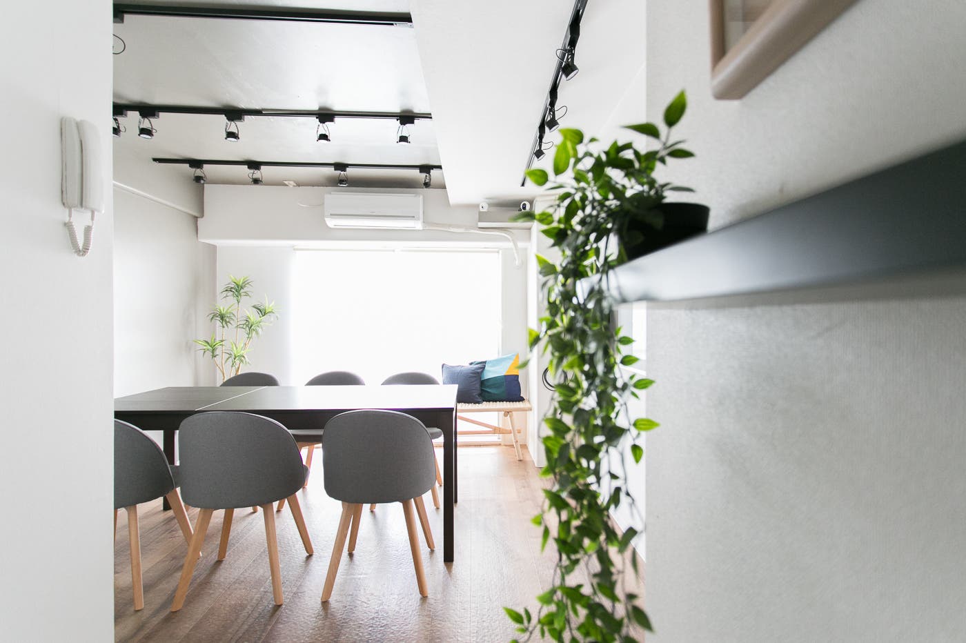 リノベーションしました！【池袋駅東口徒歩3分】WiFi無料+大型液晶モニター設置！の写真3