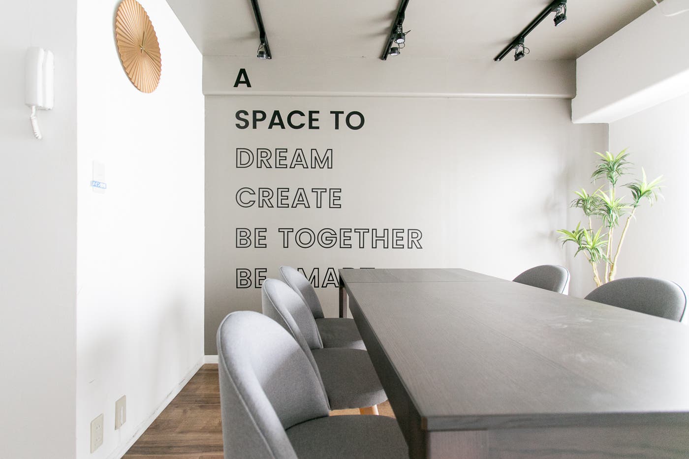 リノベーションしました！【池袋駅東口徒歩3分】WiFi無料+大型液晶モニター設置！の写真4