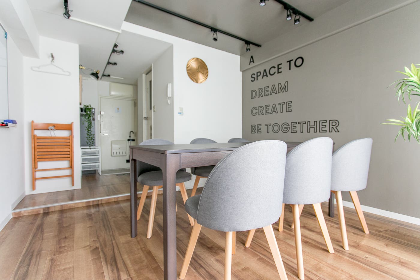 リノベーションしました！【池袋駅東口徒歩3分】WiFi無料+大型液晶モニター設置！の写真5