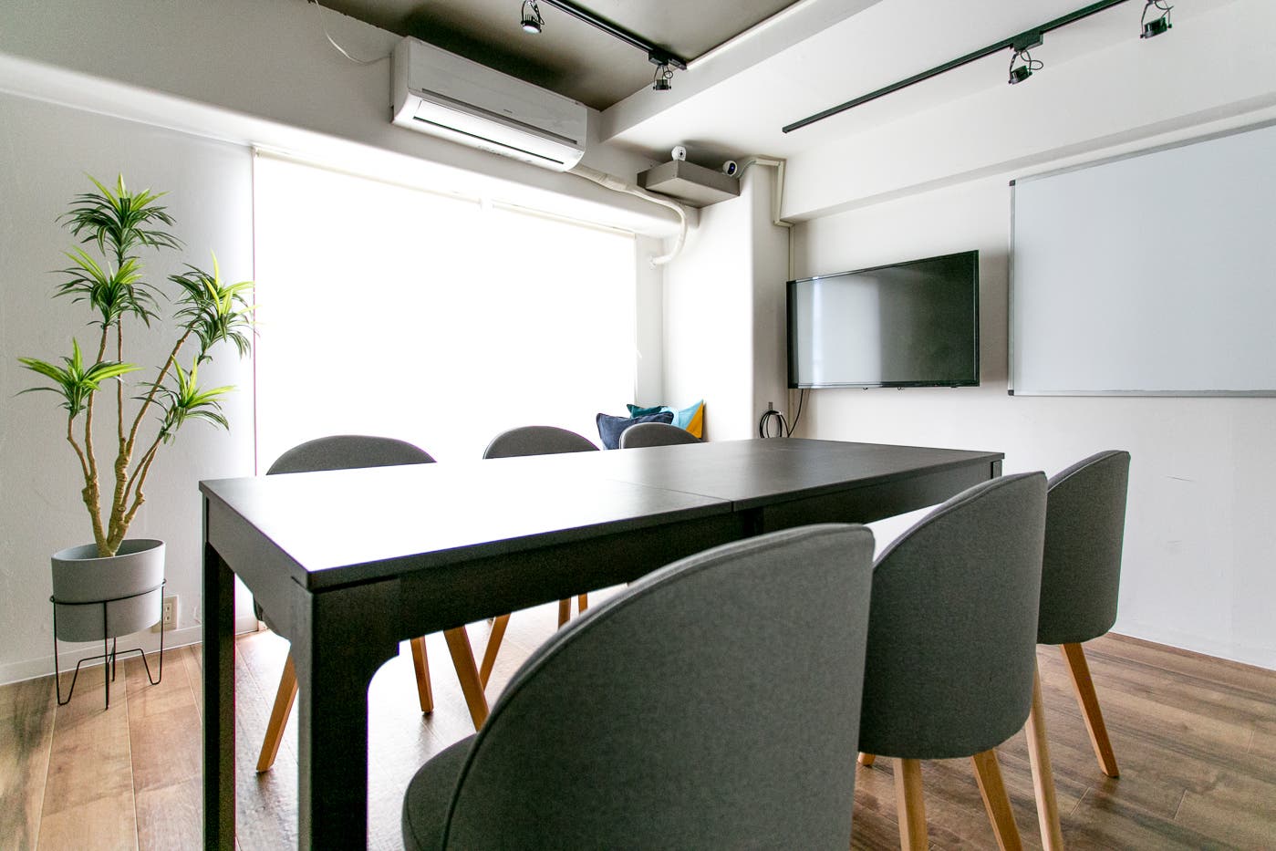 リノベーションしました！【池袋駅東口徒歩3分】WiFi無料+大型液晶モニター設置！の写真8