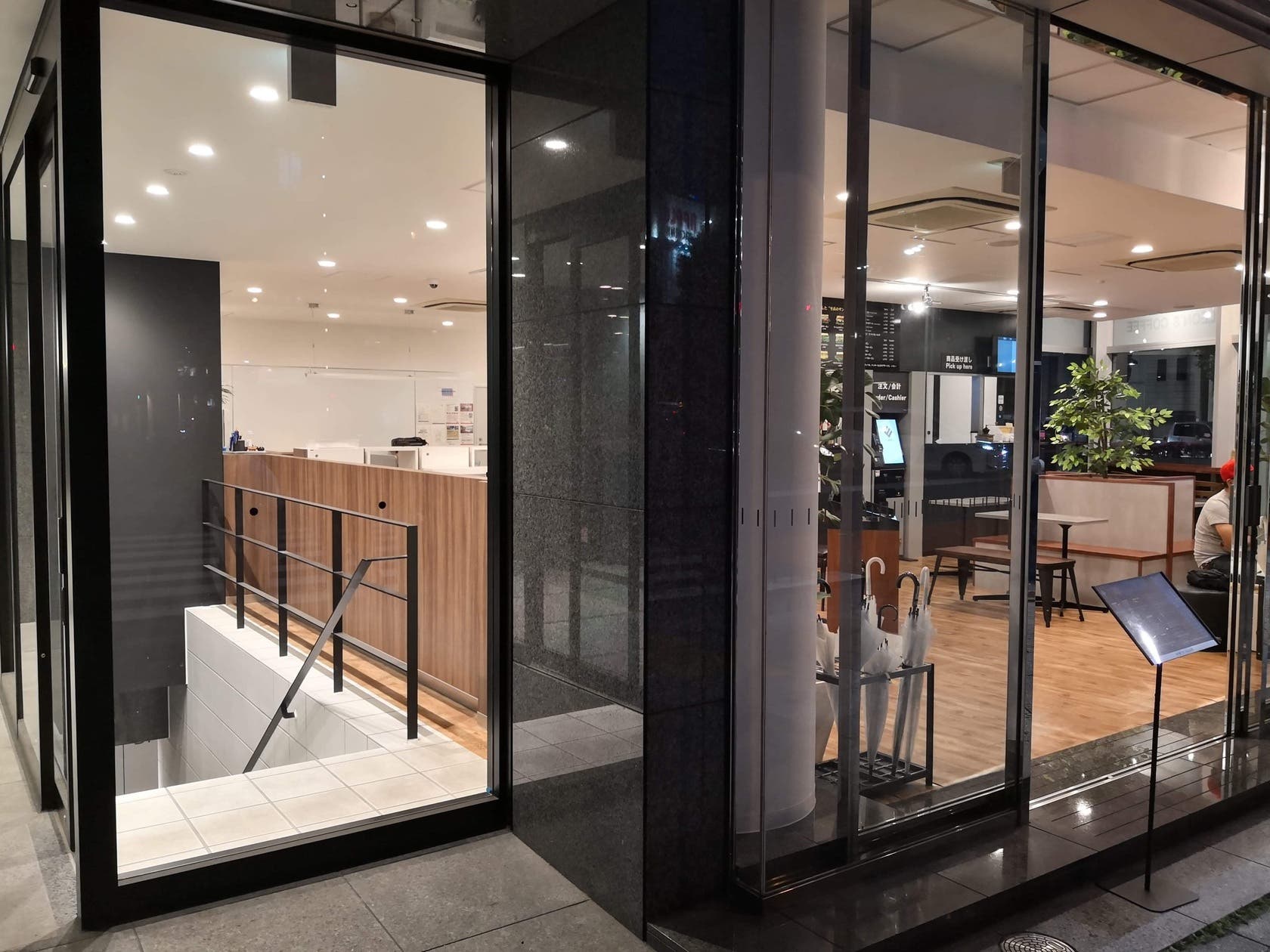 ニューヨークのSoHo初期にあったバスキアのスタジオを思わせる、アートスタジオの写真2