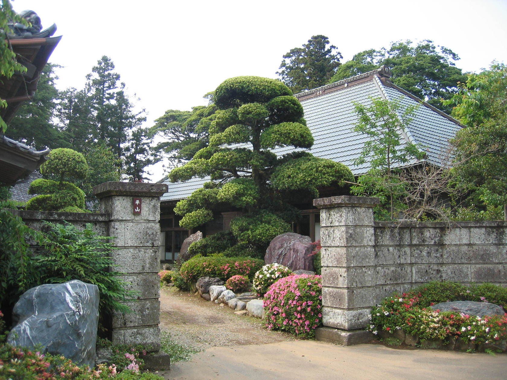 【ひらやま治兵衛】築135年古民家を貸切で動画／コスプレ撮影会などに‼ 打掛レンタル無料の写真5