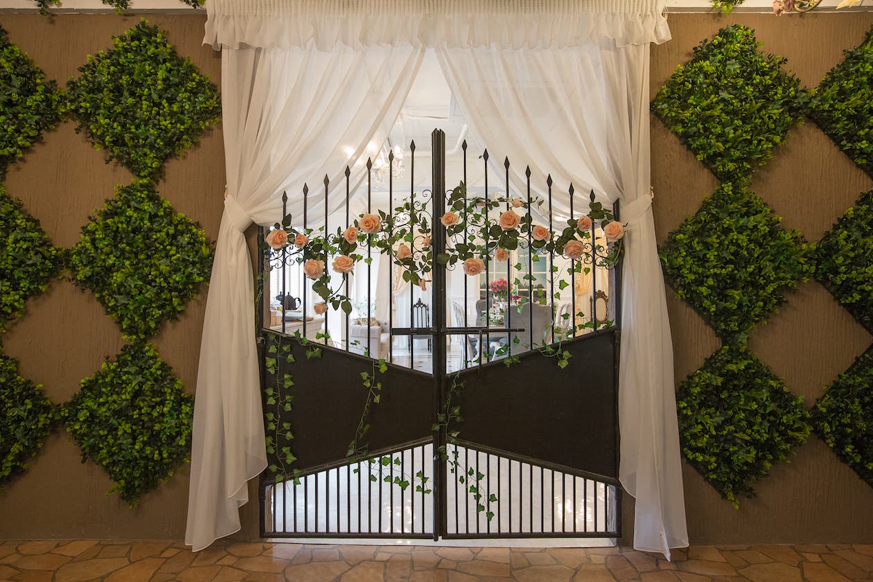 ゴシックなヨーロッパの古城、コテージガーデン、薔薇園をイメージし世界観を重視した撮影スタジオ、イベント・レンタルスペース。の写真7