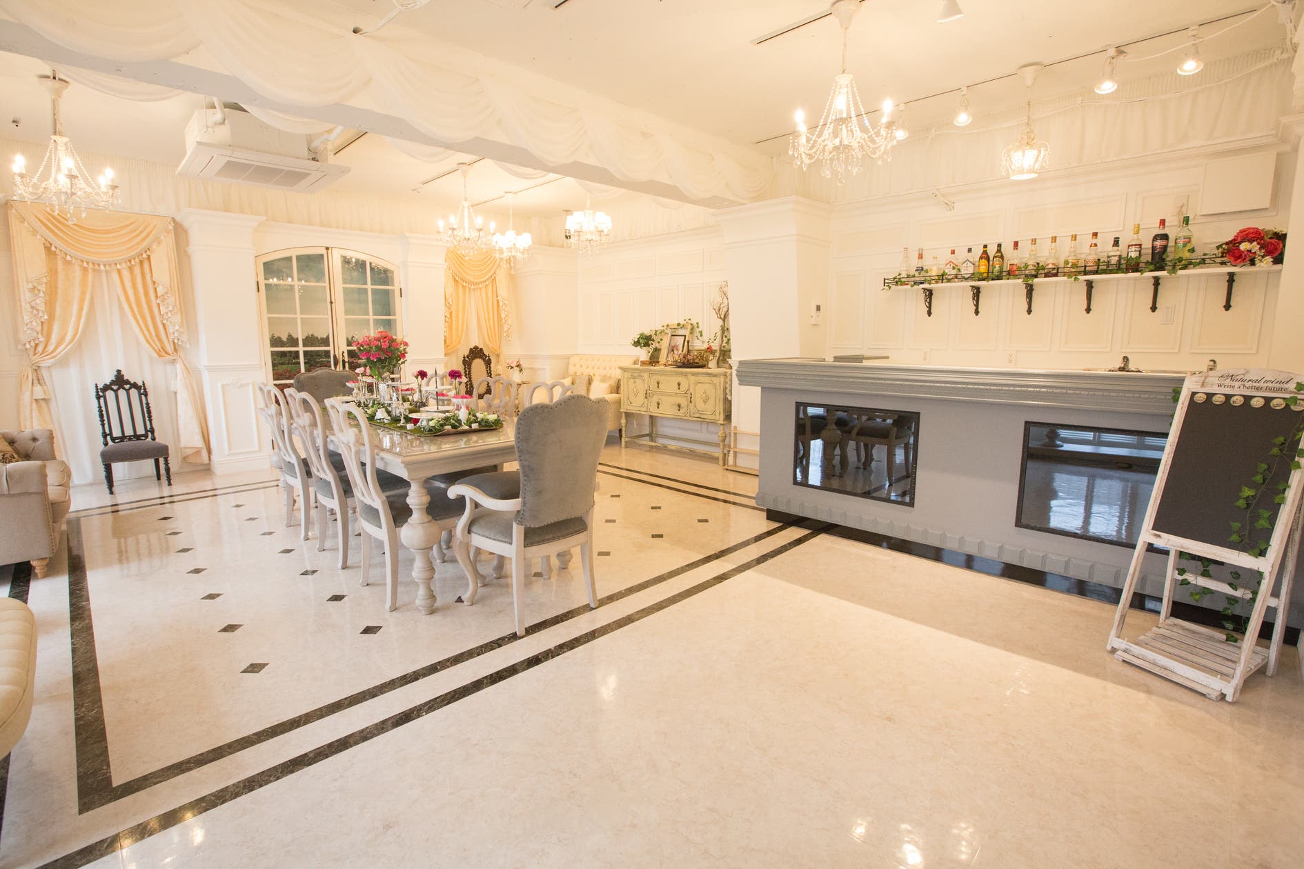 ゴシックなヨーロッパの古城、コテージガーデン、薔薇園をイメージし世界観を重視した撮影スタジオ、イベント・レンタルスペース。の写真8