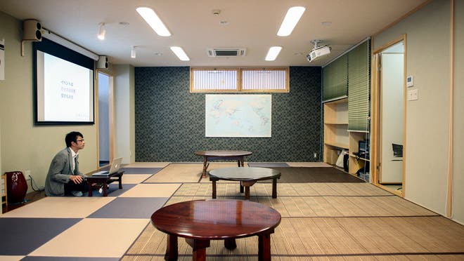 御茶ノ水駅からすぐ!外国の方にも喜ばれる茶室、バーカウンター付き畳敷きの和風空間の写真4