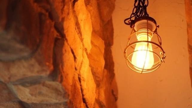 イギリス古民家造りのカフェ アンティークいっぱいの店内 季節の草花が咲いている庭 の写真3