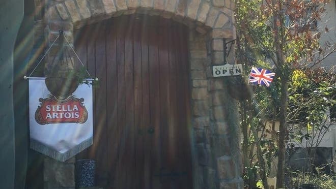 イギリス古民家造りのカフェ アンティークいっぱいの店内 季節の草花が咲いている庭 の写真11