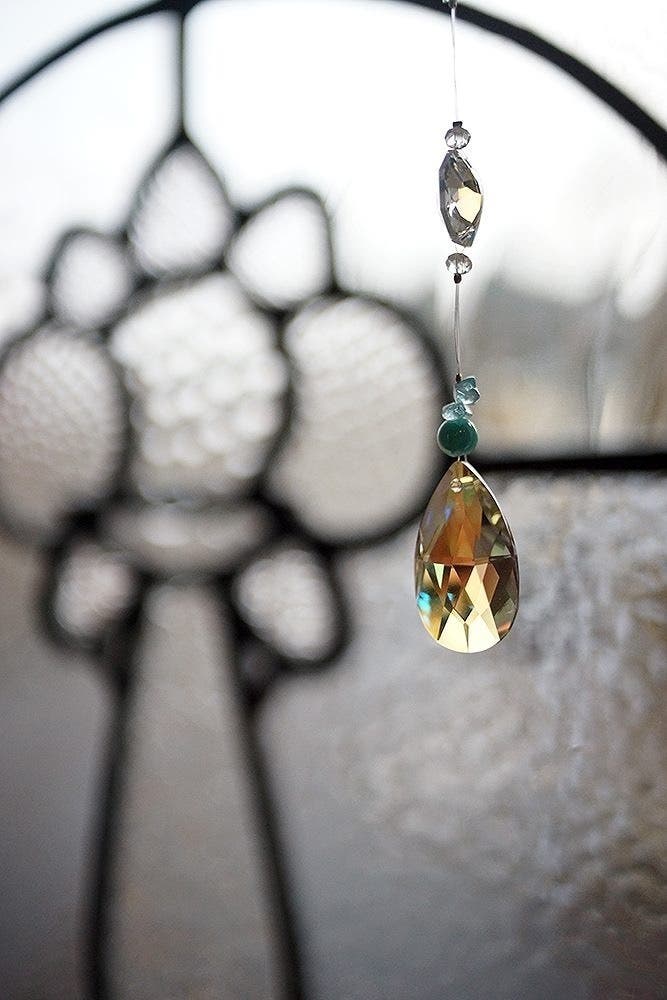 イギリス古民家造りのカフェ アンティークいっぱいの店内 季節の草花が咲いている庭  の写真12