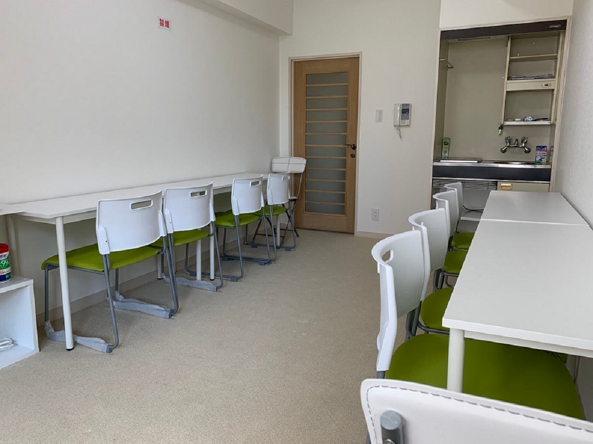 1号店//北口パルコ目の前【即予約可・高速度WiFi・除菌完備】各種教室、会議、商談、面接、撮影、ボードゲーム等に最適スペースの写真9