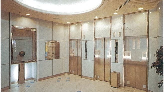 【堺筋本町駅 "目の前" 貸会議室】70人くらい入る天井高くて明るい貸しホール(Aホール)の写真9