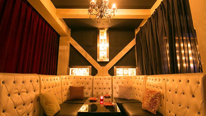 心斎橋駅徒歩3分 ラグジュアリーな贅沢空間のデザイナーズレストランの写真1