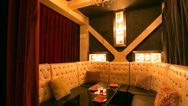 心斎橋駅徒歩3分 ラグジュアリーな贅沢空間のデザイナーズレストランの写真2