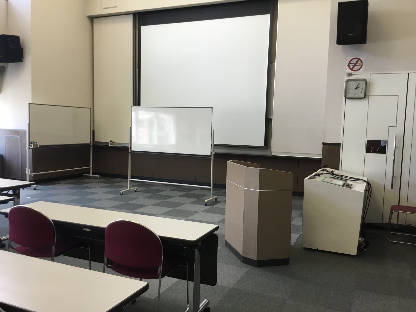 天吊りプロジェクター EPSON EB-G7200W（7500lm）の画像1