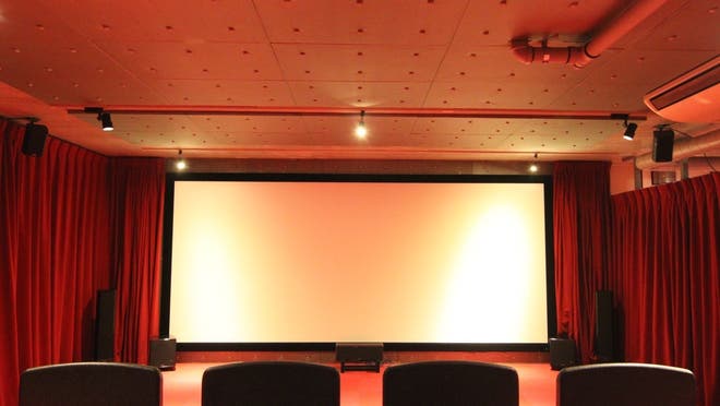 【南青山】200インチ大型スクリーン/4K映像映画館/上映会・撮影会・試写会などのご利用に!の写真1