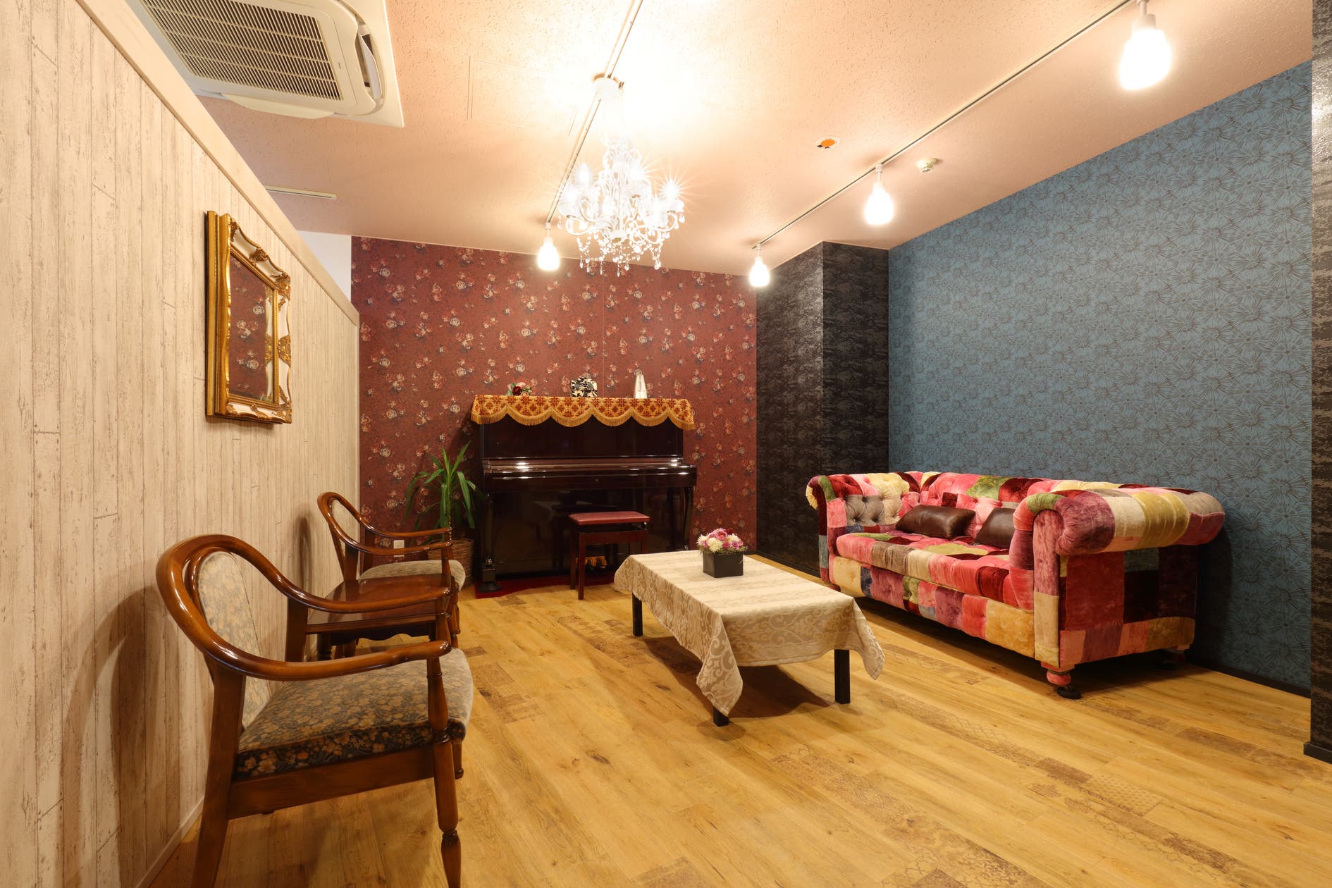 セカオワソファーやピアノ、キッチンがあるオシャレ空間 パーティー、コスプレ、YouTube、撮影【久屋大通 徒歩５分】の写真5