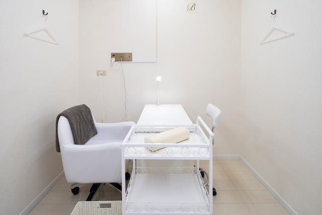 【横浜駅徒歩3分】ネイル専用レンタルサロン「モンレーブ Aブース」卓上ライト・LED &amp; UVライト完備！（貸切ではありません）の写真4