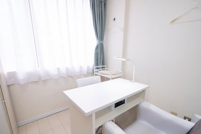 【横浜駅徒歩3分】ネイル専用レンタルサロン「モンレーブ Aブース」卓上ライト・LED &amp; UVライト完備！（貸切ではありません）の写真5